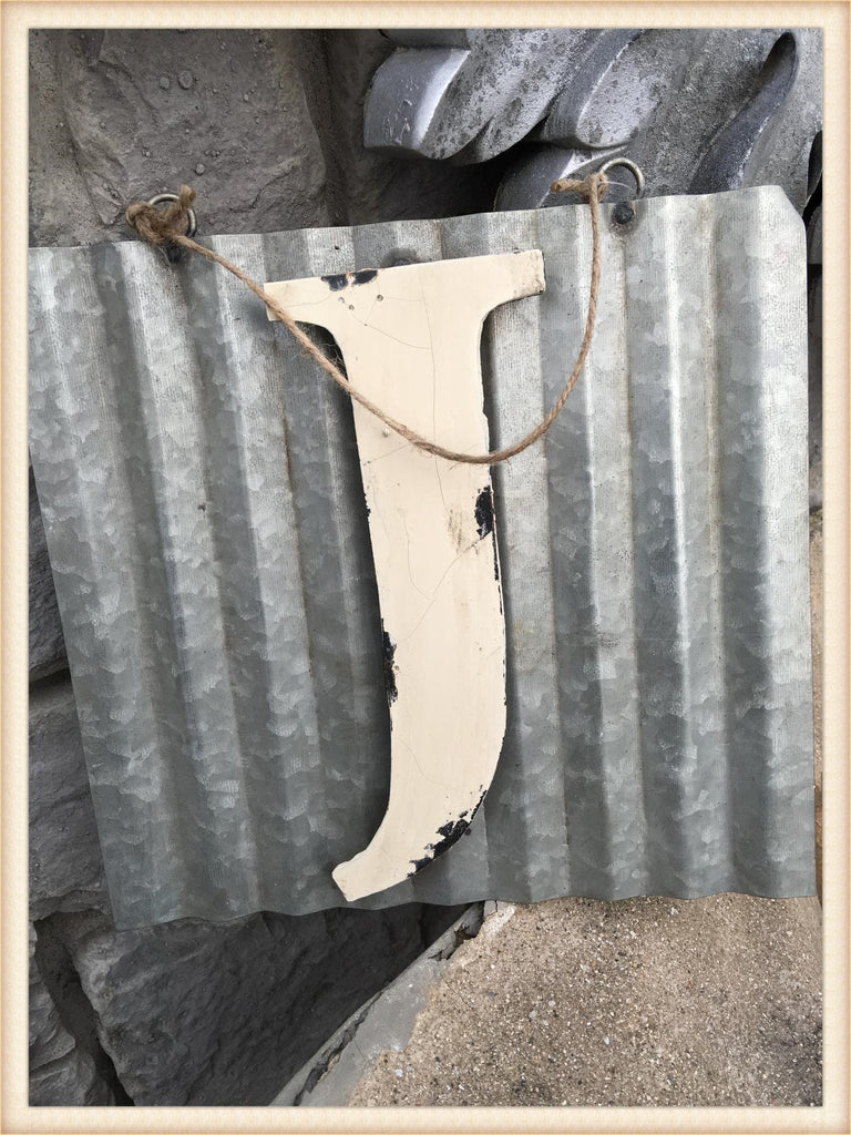 Tin Roof J – 1900 House and Home